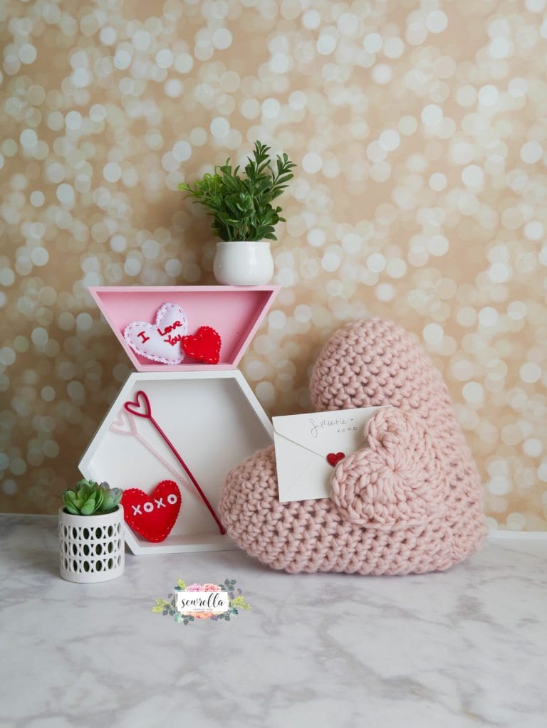 Love Note Crochet Pocket Pillow • Sewrella