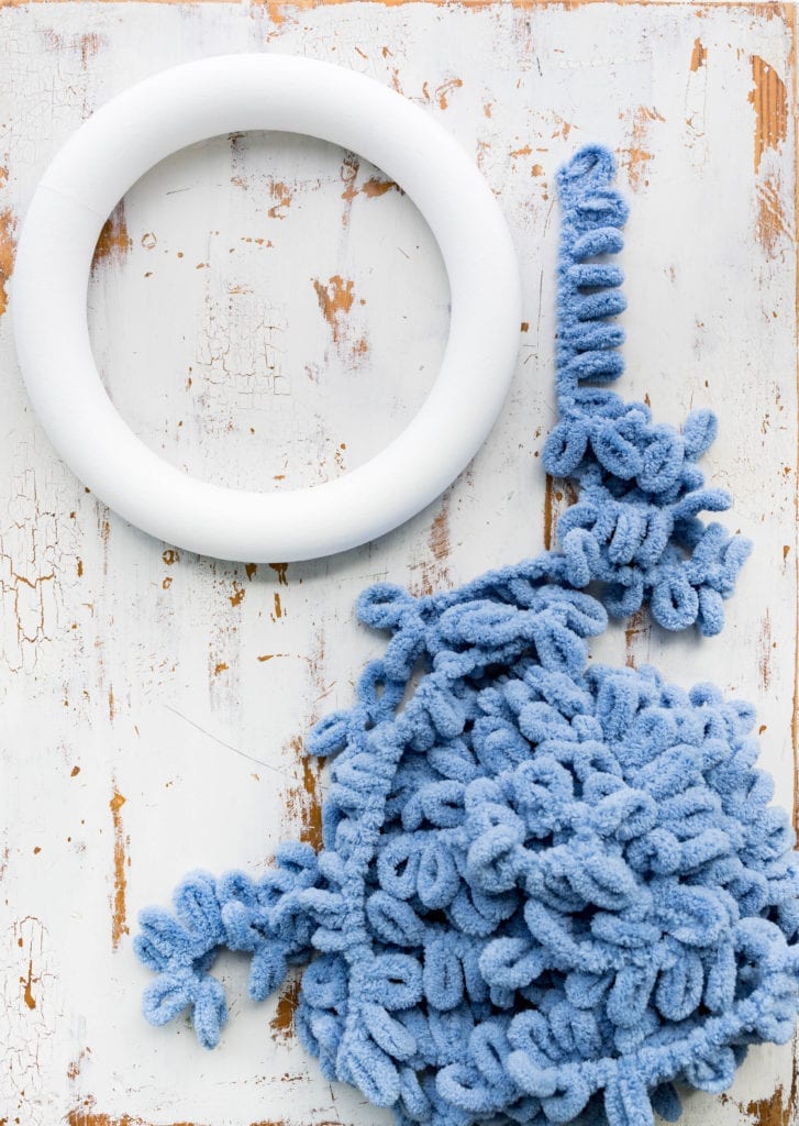 DIY Yarn Loop Wreath with Bernat Blanket EZ • Sewrella