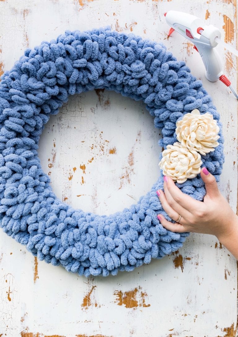 DIY Yarn Loop Wreath with Bernat Blanket EZ • Sewrella